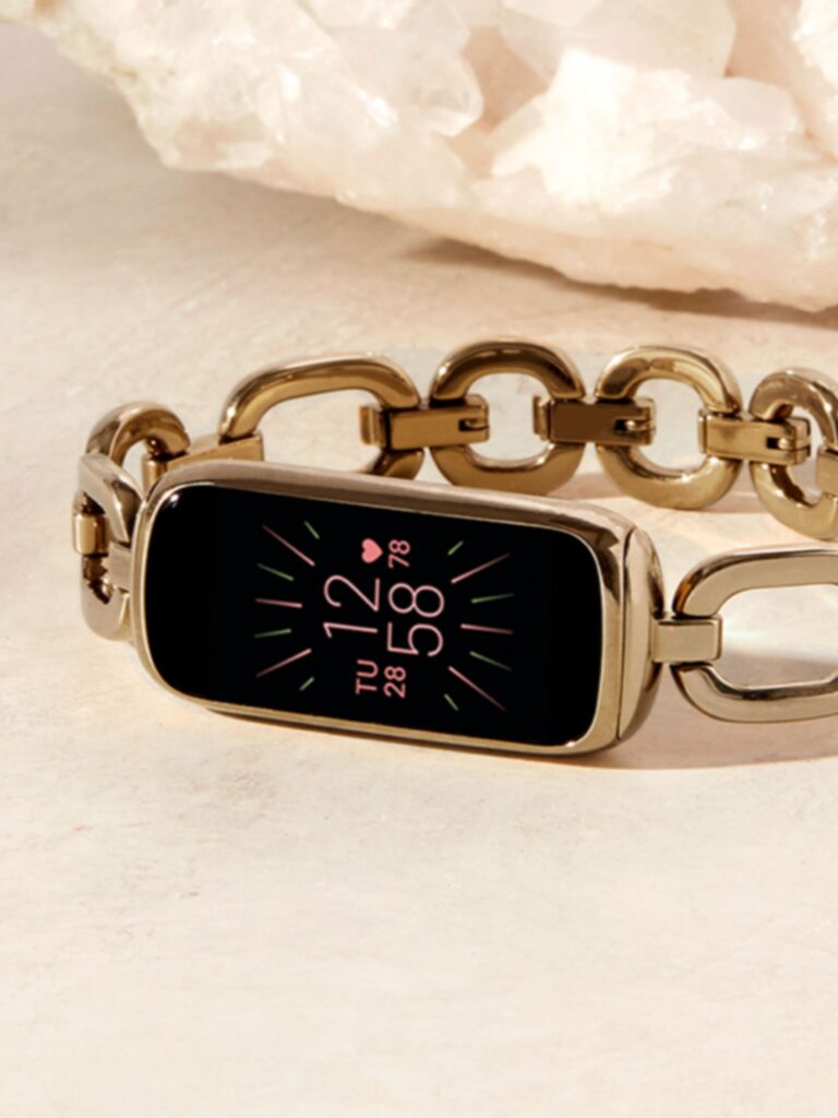 The Ultimate Guide to Wearing a Fitbit and Watch Together